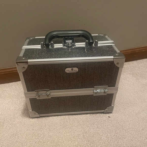 Modella | Makeup | Silver Sparkly Makeup Caboodle | Poshmark